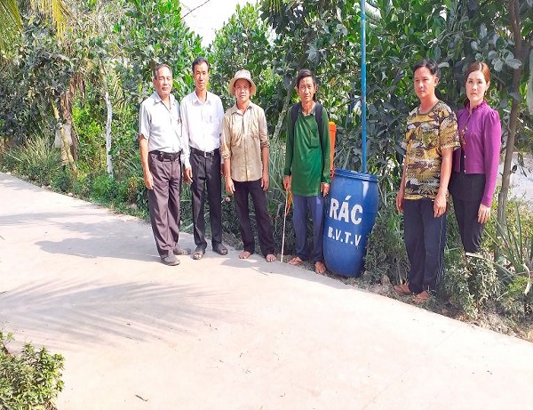 Long An: Tân Thạnh phát huy hiệu quả mô hình thu gom rác vỏ chai bao bì ...